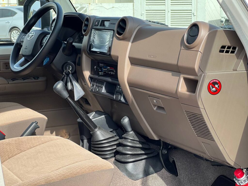 Toyota Land Cruiser Hardtop LC76 2024 for Sale in UAE / Dubai