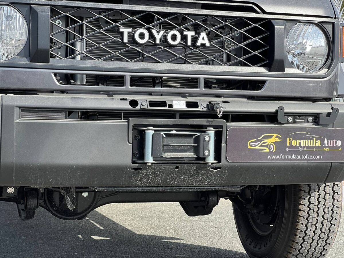 Land Cruiser Pickup LC79 4.0L PTR AT DC 2024 for Sale in UAE